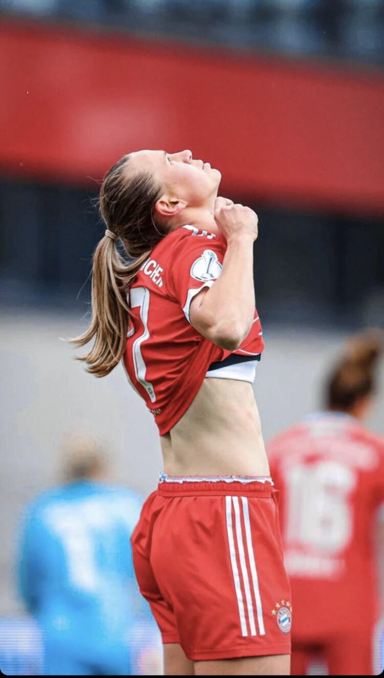 8 Hot Sexy Klara Buhl Bikini Pics