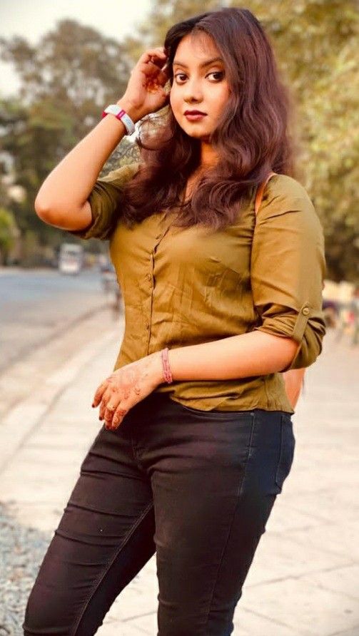 5 Hot Sexy Komal Bhuva Bikini Pics