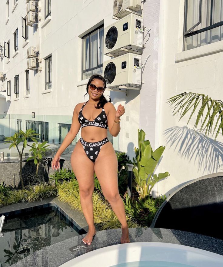 4 Hot Sexy Krisha Maxwell Bikini Pics