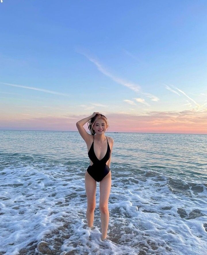 5 Hot Sexy Kristina Kika Kim Bikini Pics