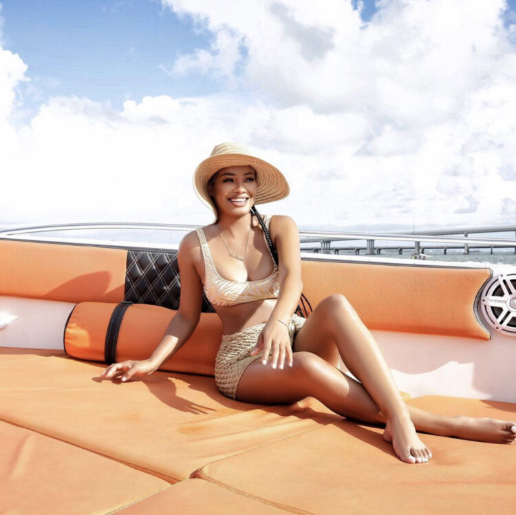 10 Hot Sexy LaBritney Franklin Bikini Pics