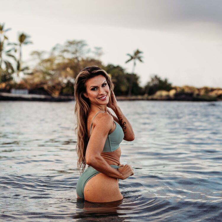 8 Hot Sexy Lanny Nguyen Bikini Pics