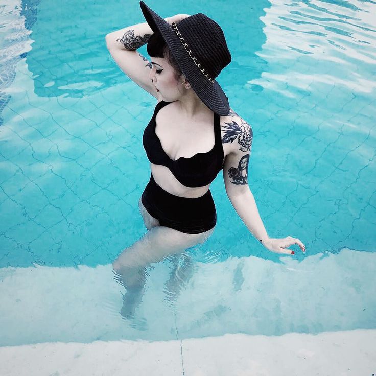 7 Hot Sexy Larissa R. Bikini Pics