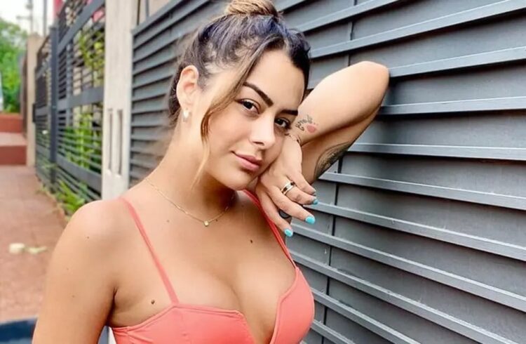 7 Hot Sexy Larissa R. Bikini Pics