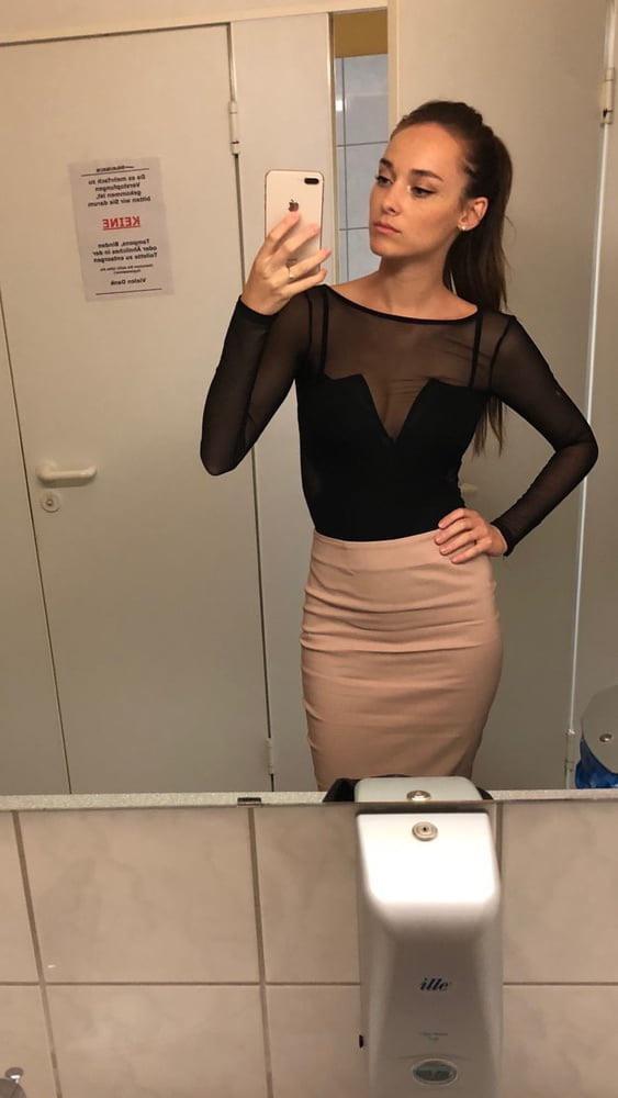 10 Hot Sexy Larissa Riess Bikini Pics