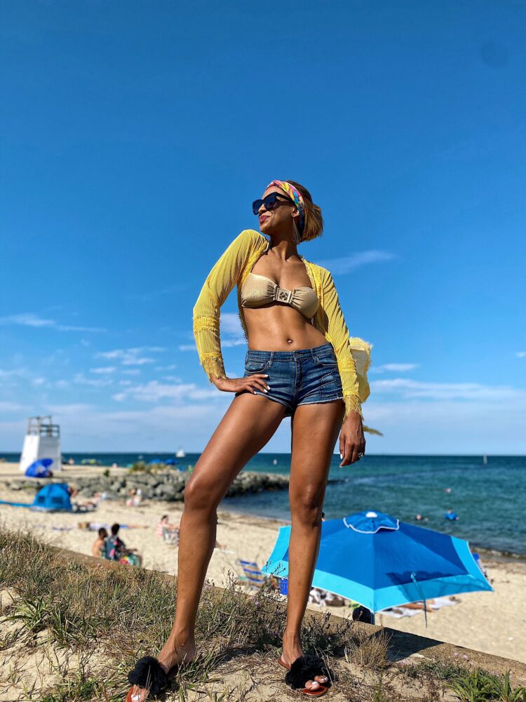 10 Hot Sexy Lauren Maillian Bikini Pics