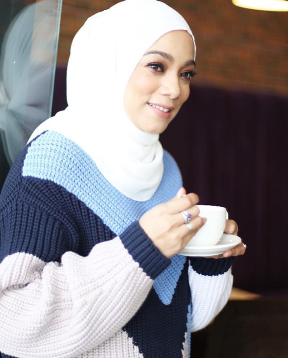 7 Hot Sexy Linda Rafar Bikini Pics