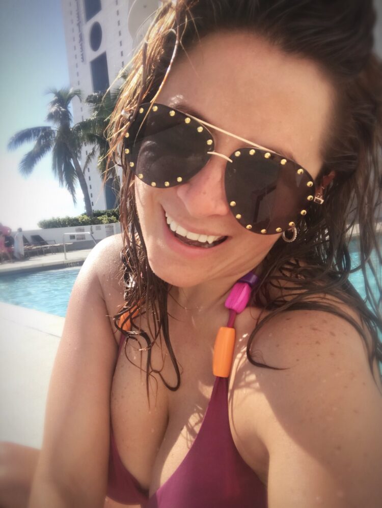 8 Hot Sexy Linet Puente Bikini Pics