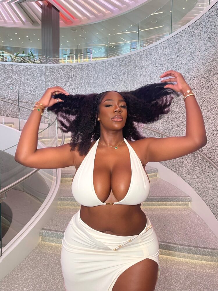 9 Hot Sexy Lisa Cholodenko Bikini Pics