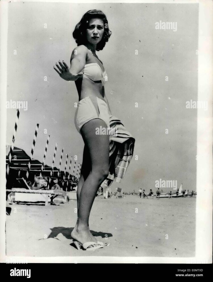 9 Hot Sexy Lisa Cholodenko Bikini Pics