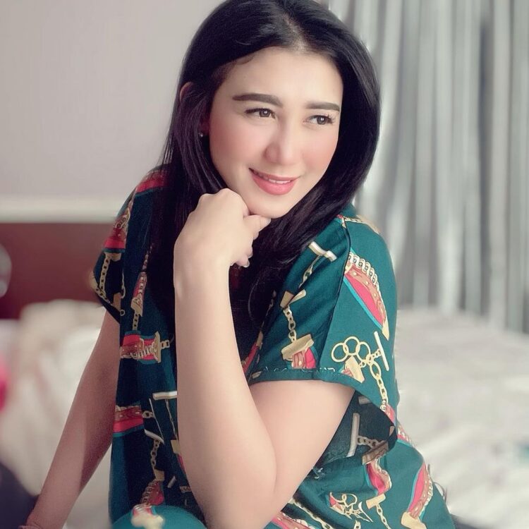 4 Hot Sexy Livy Andriany Bikini Pics