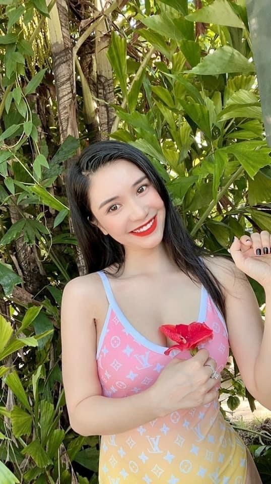 10 Hot Sexy Luong Ngoc Ha Bikini Pics