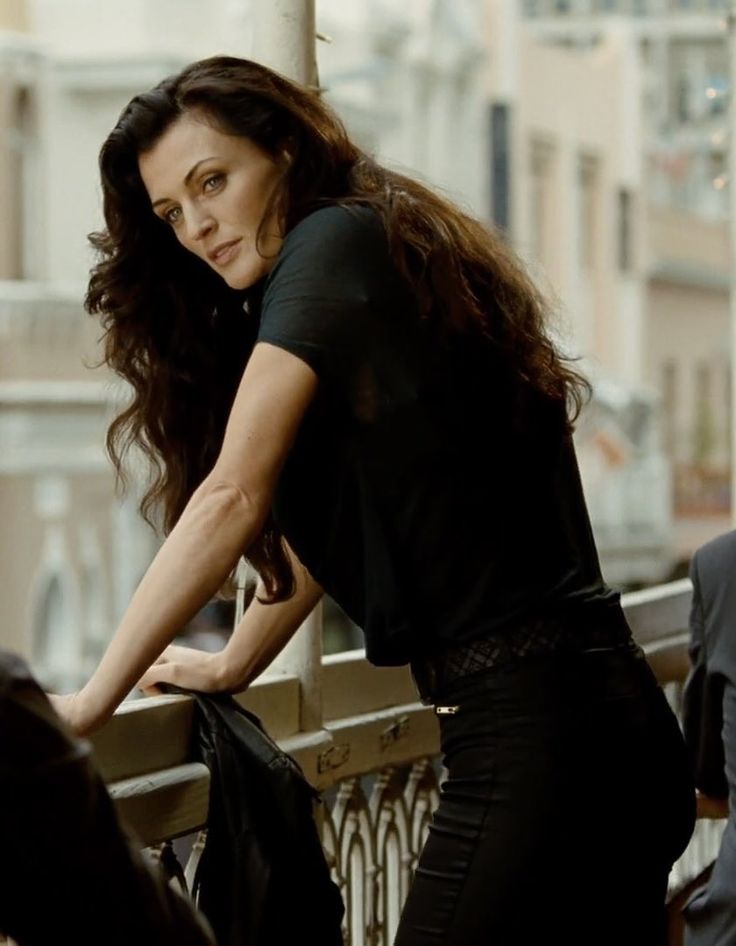 9 Hot Sexy Lyne Renee Bikini Pics