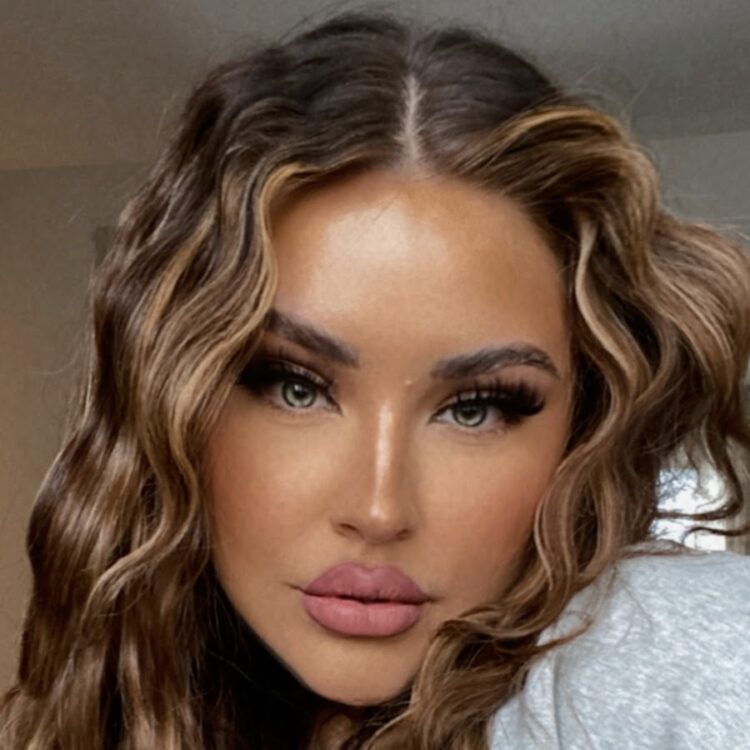 8 Hot Sexy Madaline Pompeii Bikini Pics