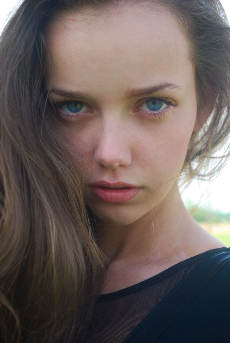 9 Hot Sexy Maemae Renfrow Bikini Pics