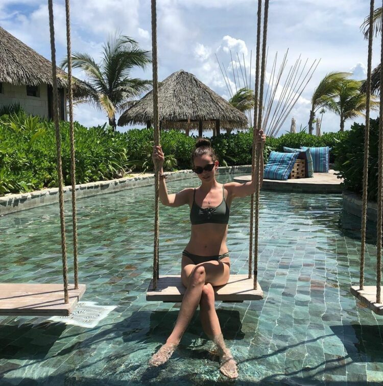 9 Hot Sexy Maemae Renfrow Bikini Pics