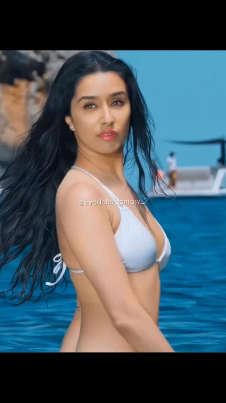 5 Hot Sexy Manahil Hameed Bikini Pics