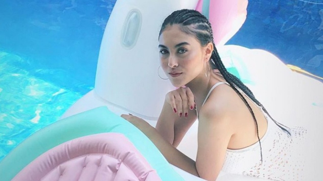 10 Hot Sexy Marcella Daryanani Bikini Pics