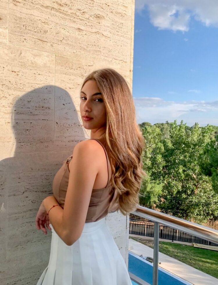 8 Hot Sexy Maria Camila Rocha Bikini Pics