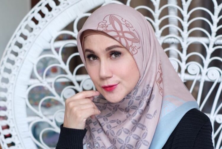 9 Hot Sexy Marini Zumarnis Bikini Pics