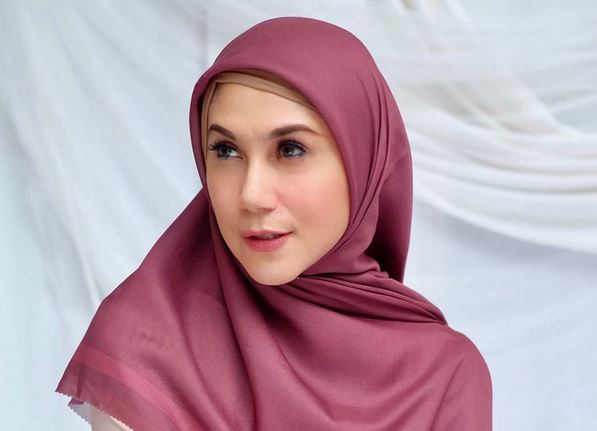 9 Hot Sexy Marini Zumarnis Bikini Pics