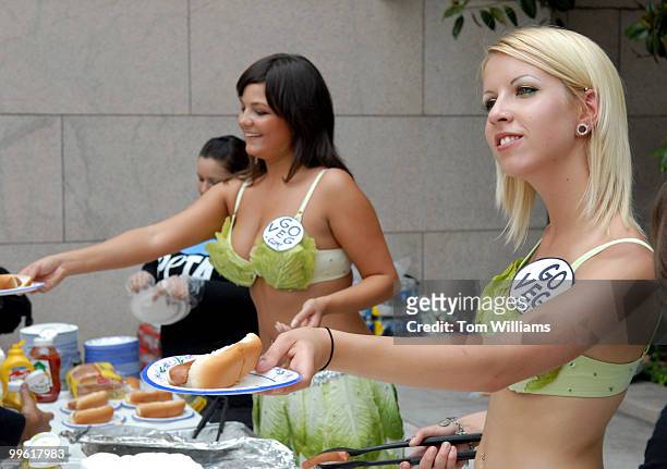 8 Hot Sexy Maya Williams Bikini Pics