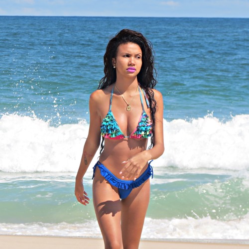 5 Hot Sexy MC Thay Rj Bikini Pics