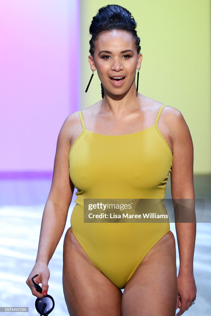 4 Hot Sexy Megan Alatini Bikini Pics