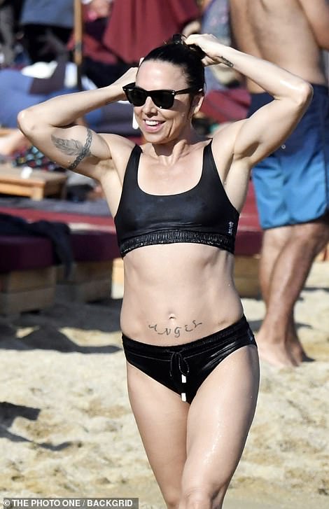 10 Hot Sexy Melanie Chisholm Bikini Pics