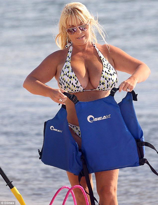 10 Hot Sexy Melissa Bell Bikini Pics