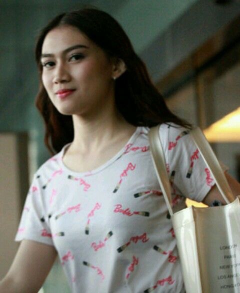 8 Hot Sexy Melody Nurramdhani Laksani Bikini Pics