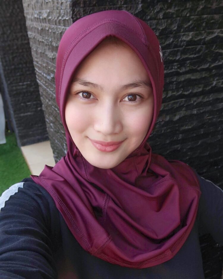 8 Hot Sexy Melody Nurramdhani Laksani Bikini Pics