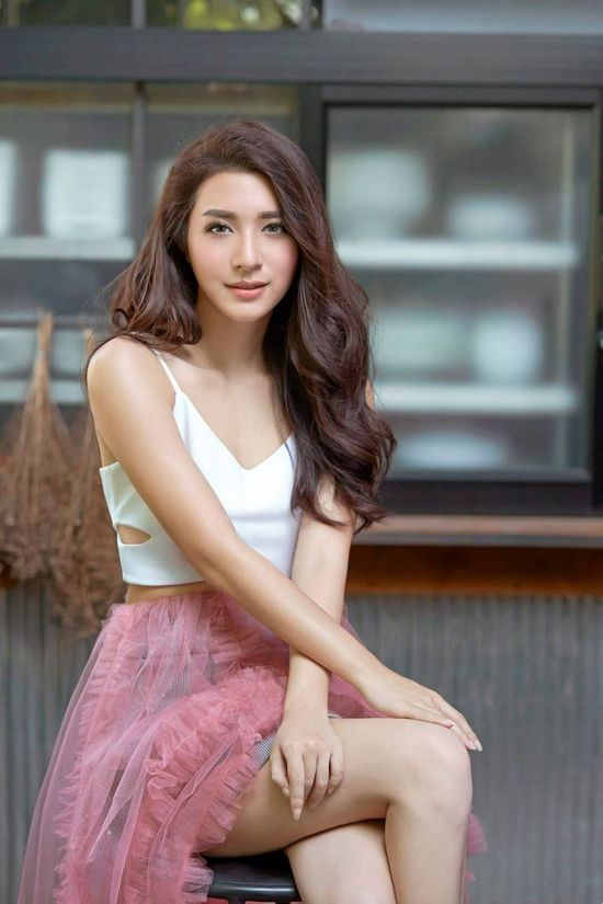 7 Hot Sexy Mew Nittha Jirayungyurn Bikini Pics