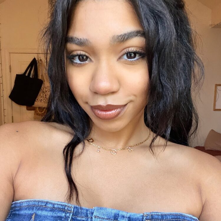 9 Hot Sexy Mia Marie Bikini Pics