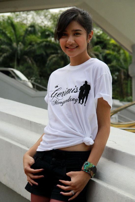 8 Hot Sexy Mikha Tambayong Bikini Pics