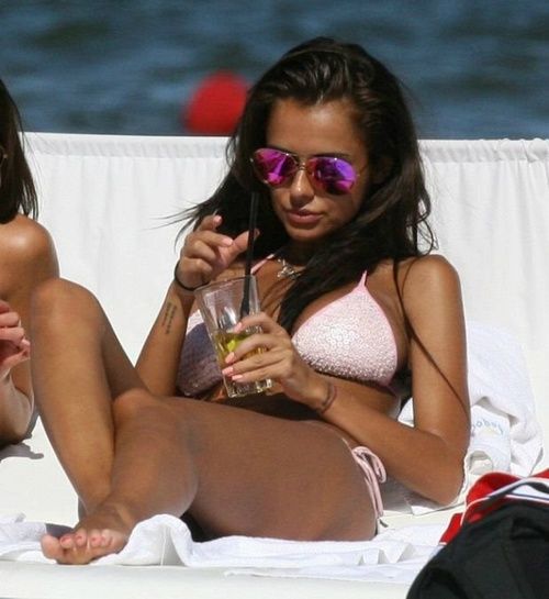 7 Hot Sexy Mimi Cuttrell Bikini Pics