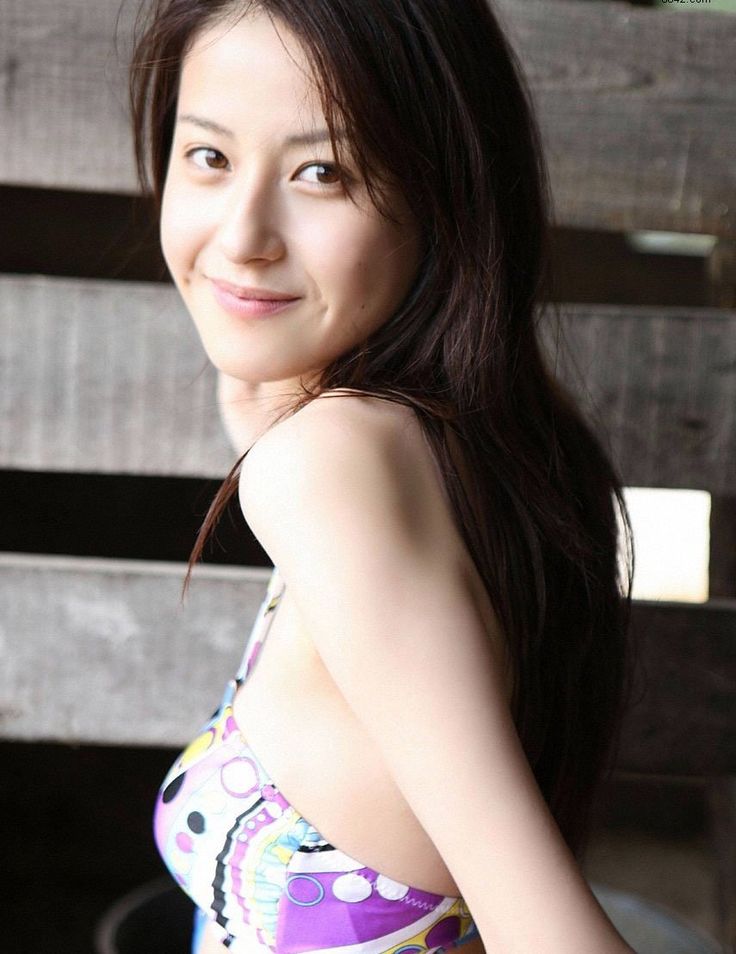 7 Hot Sexy Mirai Shida Bikini Pics
