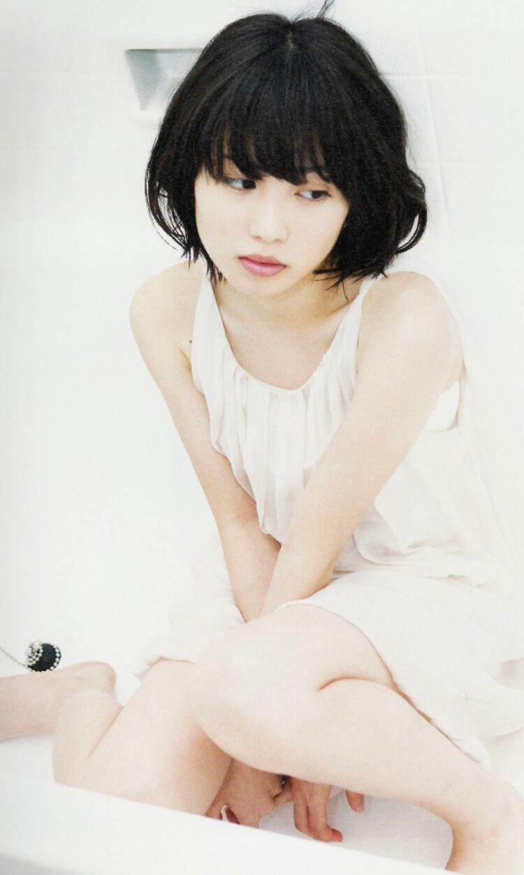 7 Hot Sexy Mirai Shida Bikini Pics