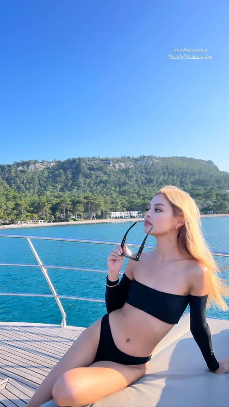 4 Hot Sexy Mishka Ivana Bikini Pics