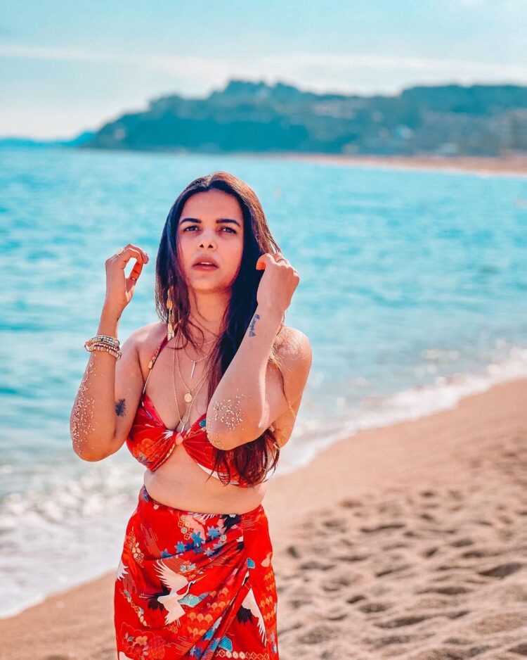 7 Hot Sexy Mitali Mayekar Bikini Pics