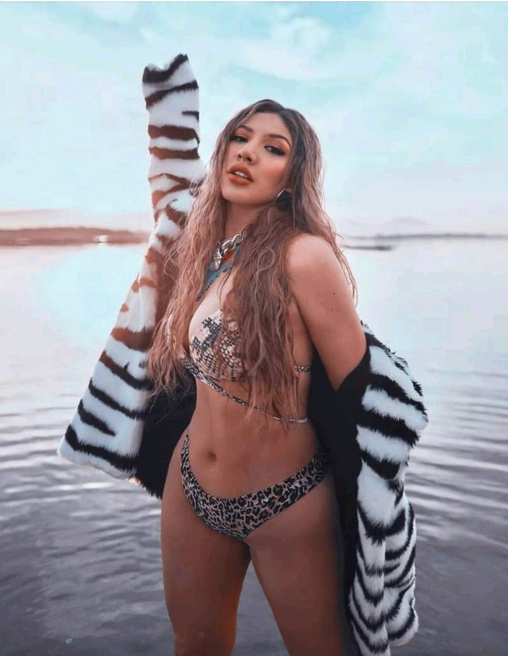 7 Hot Sexy Mont Pantoja Bikini Pics