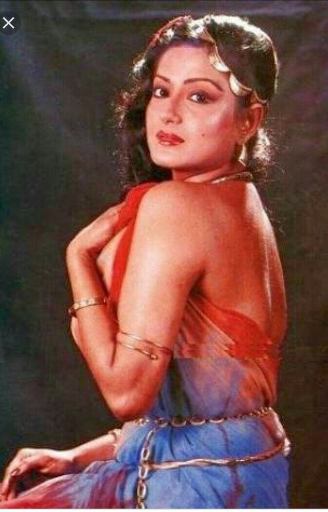 10 Hot Sexy Moushumi Chatterjee Bikini Pics