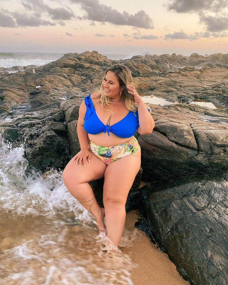 7 Hot Sexy Naty Ferreira Bikini Pics