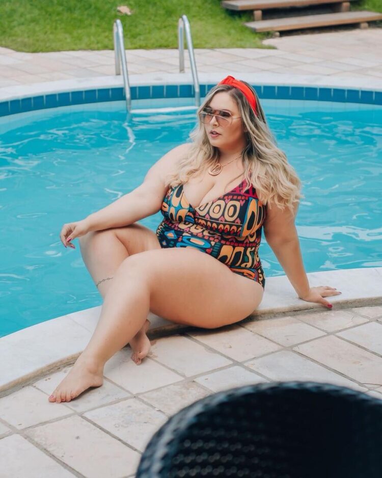 7 Hot Sexy Naty Ferreira Bikini Pics