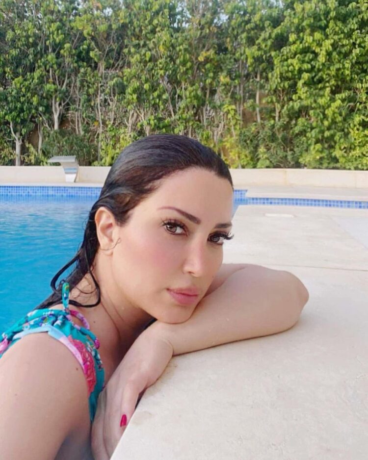 6 Hot Sexy Nesreen Tafesh Bikini Pics