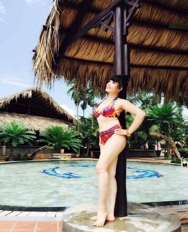 9 Hot Sexy Ngo Lan Huong Bikini Pics