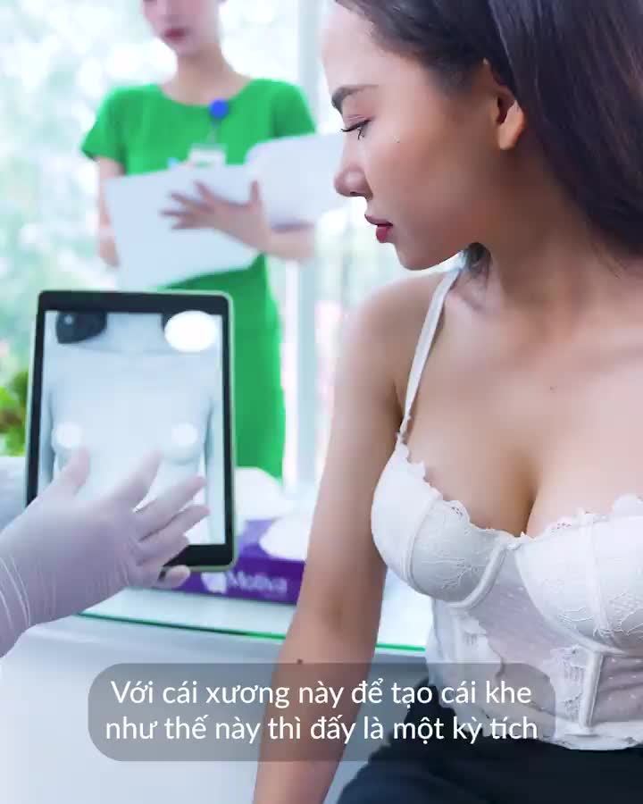 9 Hot Sexy Ngo Lan Huong Bikini Pics