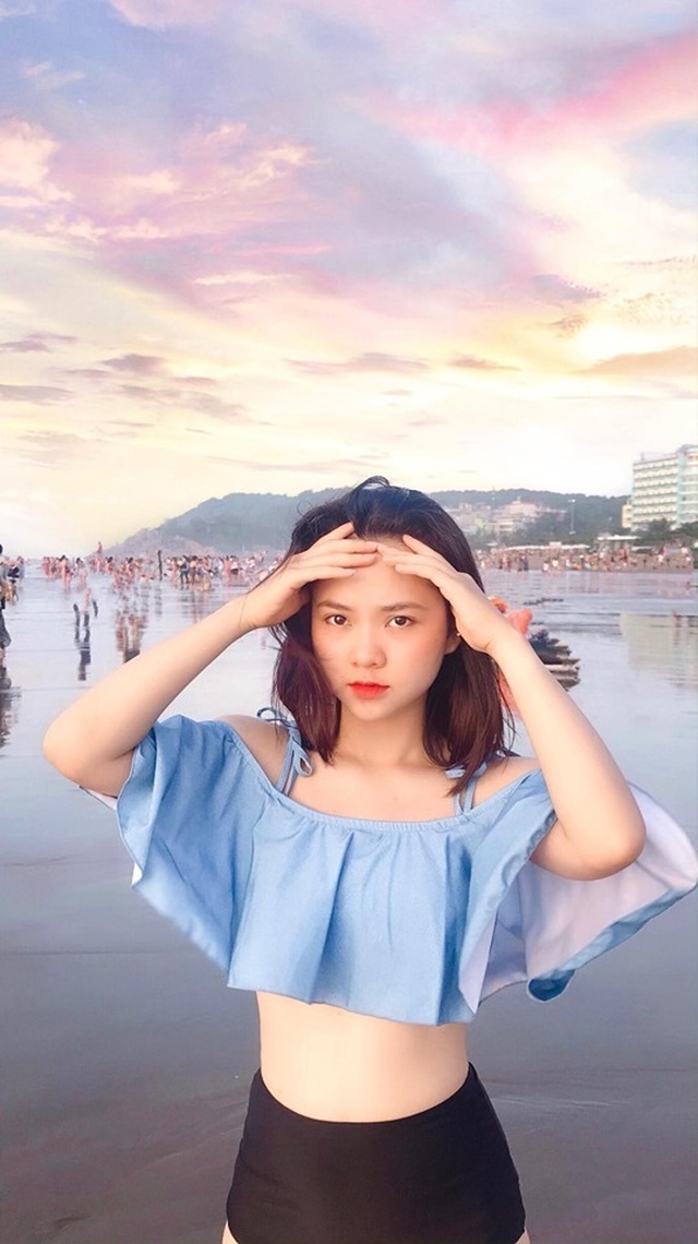 9 Hot Sexy Ngo Lan Huong Bikini Pics