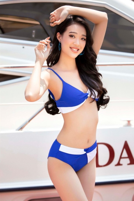 7 Hot Sexy Nhi Yen Nguyen Bikini Pics