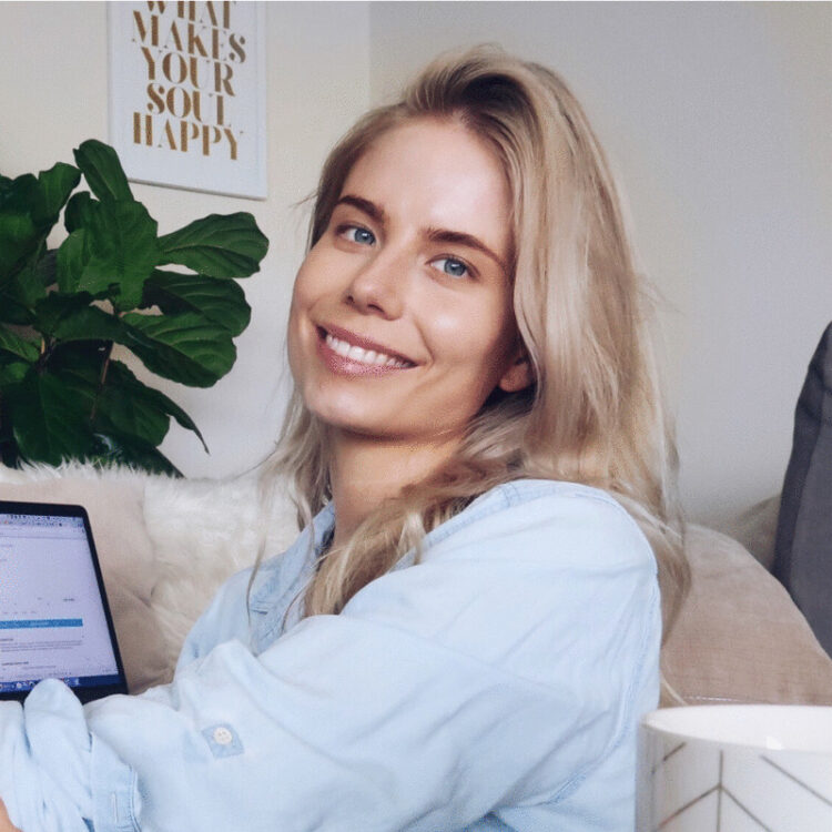 10 Hot Sexy Nicola Inger Scruby Bikini Pics